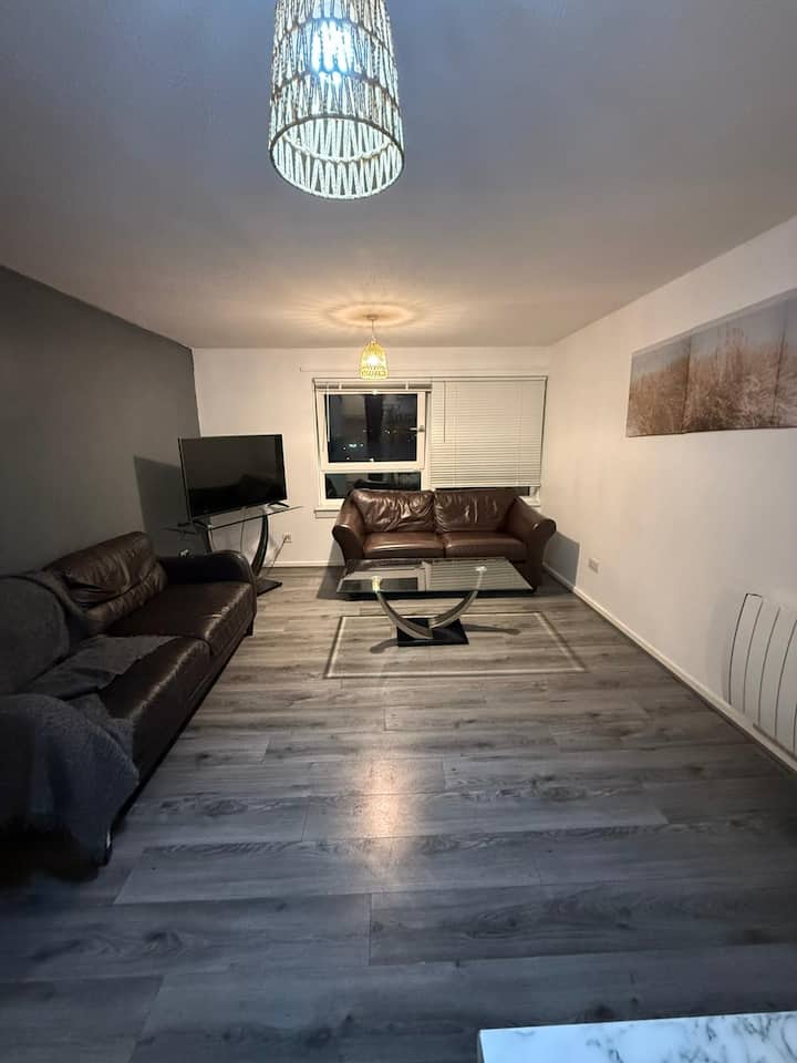 Full Flat 2 Bedrooms Nice Sky View ! - Paisley