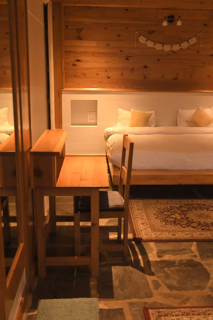 Kainchi Boutique Homestay:studio, Superior Ensuits - Bhowali