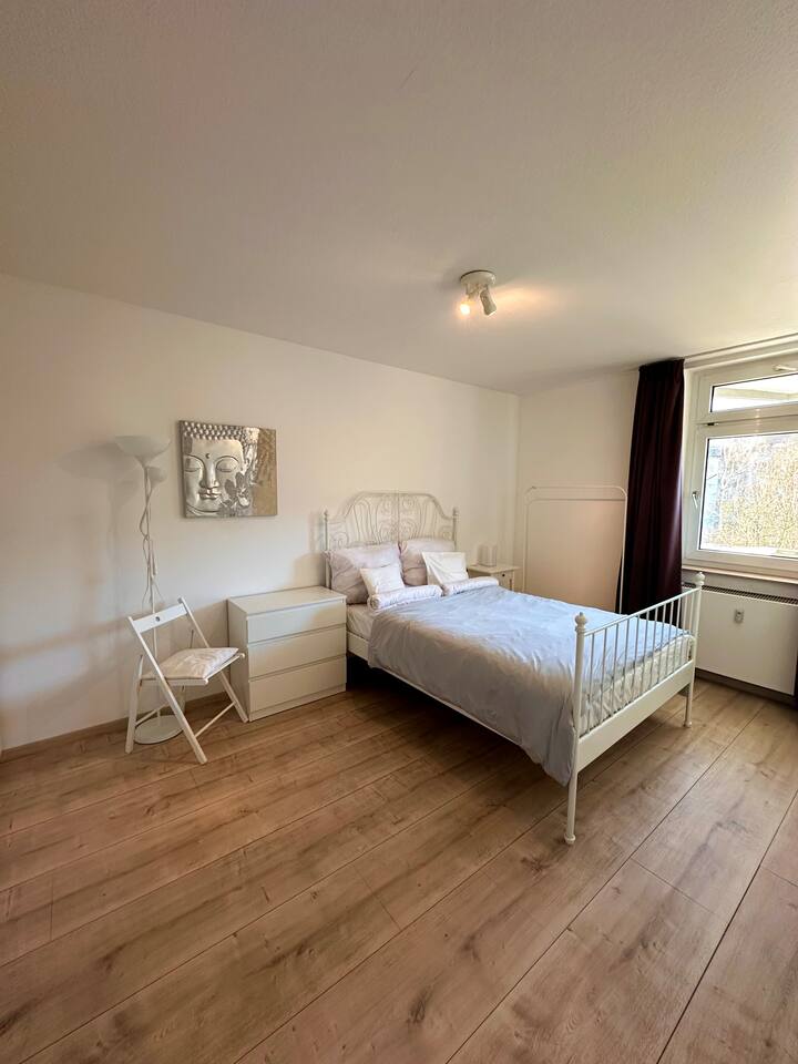 Helle Zwei Zimmer Wohnung Mit Balkon & Rheinnähe - Düsseldorf Airport (DUS)