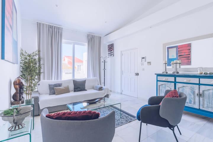 "Exclusive Penthouse Living-elegance Meets Modern" - Algeciras