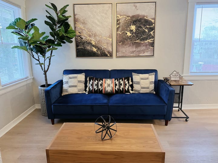 Newly Updated 2b1b Walking Distance To Cle Clinic - Cleveland