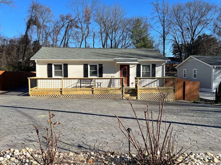 Comfy And Sizable House - Greensboro, NC