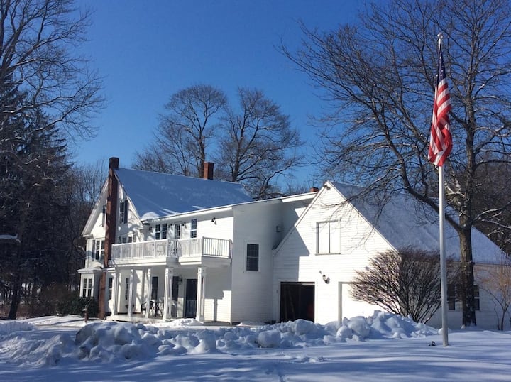 Amazing Farmhouse 4 Min To Downtown Portsmouth. - Portsmouth, NH