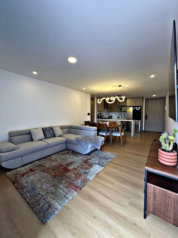 Modern · 2 Suites · Balcony · 75″ Tv - Cuenca