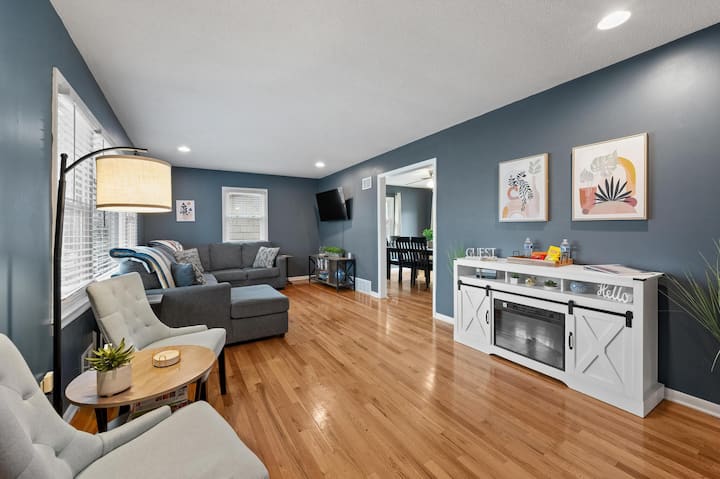 Relaxing Retreat In Lee's Summit | No Cleaning Fee - Lee's Summit, MO
