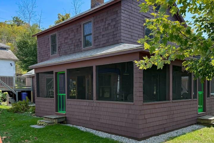 4br Lakeside House, Waterfront Views, Porch, W/d - Castleton, VT