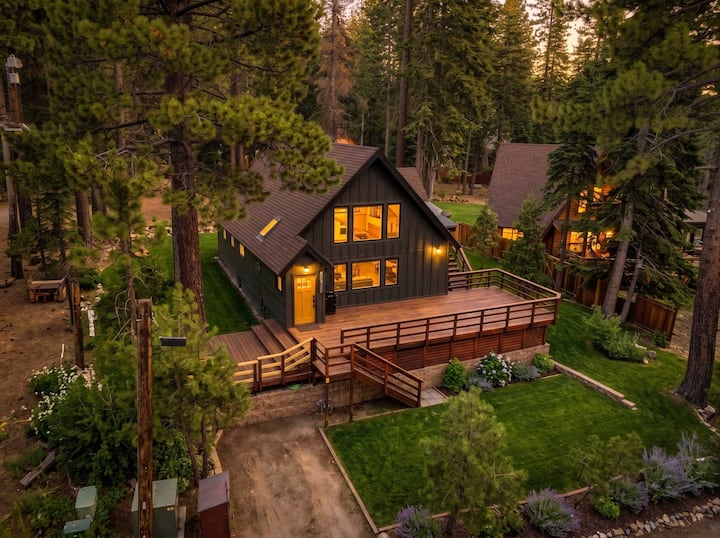 Tahoe City Vacation Rental With Fireplace And Deck - Tahoe City, CA