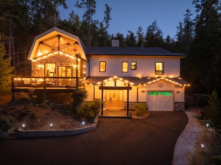 Yosemite
Pine Mountain Lake
Game Room
Movies - Pine Mountain Lake, CA