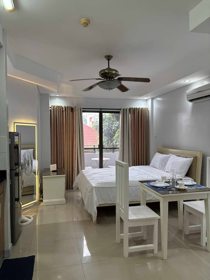 Studio Condo Near Sm Clark, Clark, & Clark Airport - Angeles