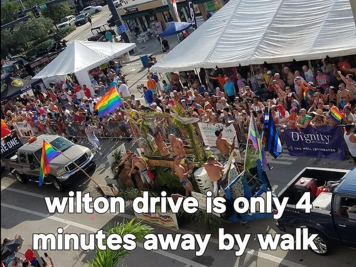 Walking Distance To Clubs And Gay Bars And Restaur - Wilton Manors, FL