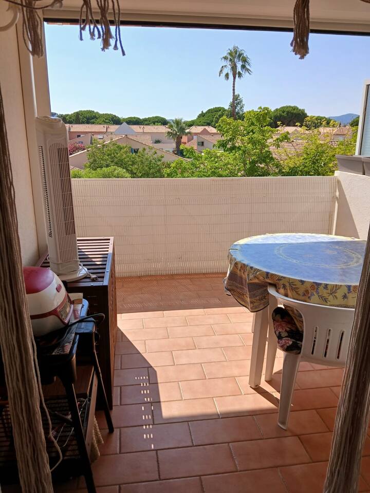 T2 Terrasse Proche Du Grand Jardin Et De La Plage - Le Lavandou