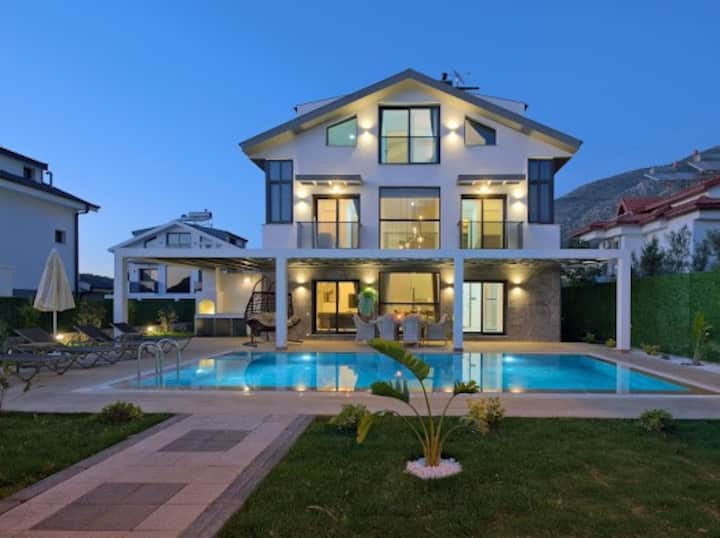 Next To ÖLüdeniz: Pool, Jacuzzi & Nature Retreat - Hisarönü