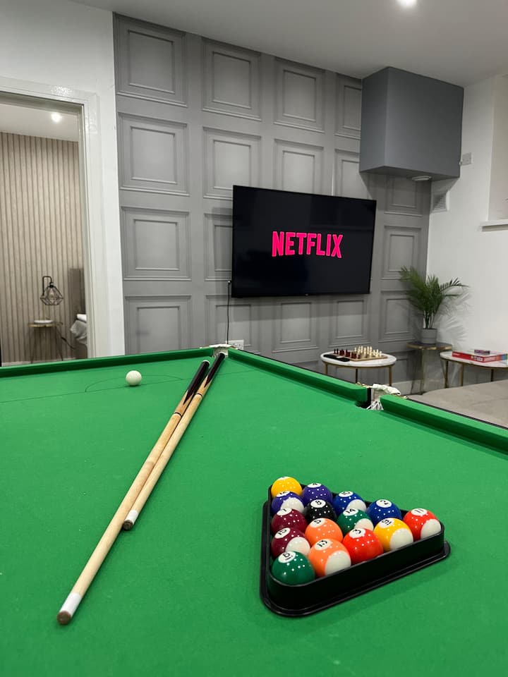 Fun Packed
Apt With Pool Snooker Table Tennis - Birmingham