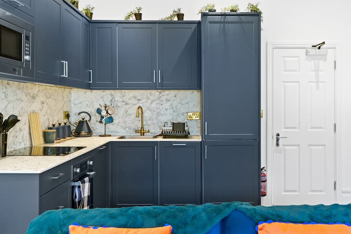 Long Stays In The Lanes - Brighton