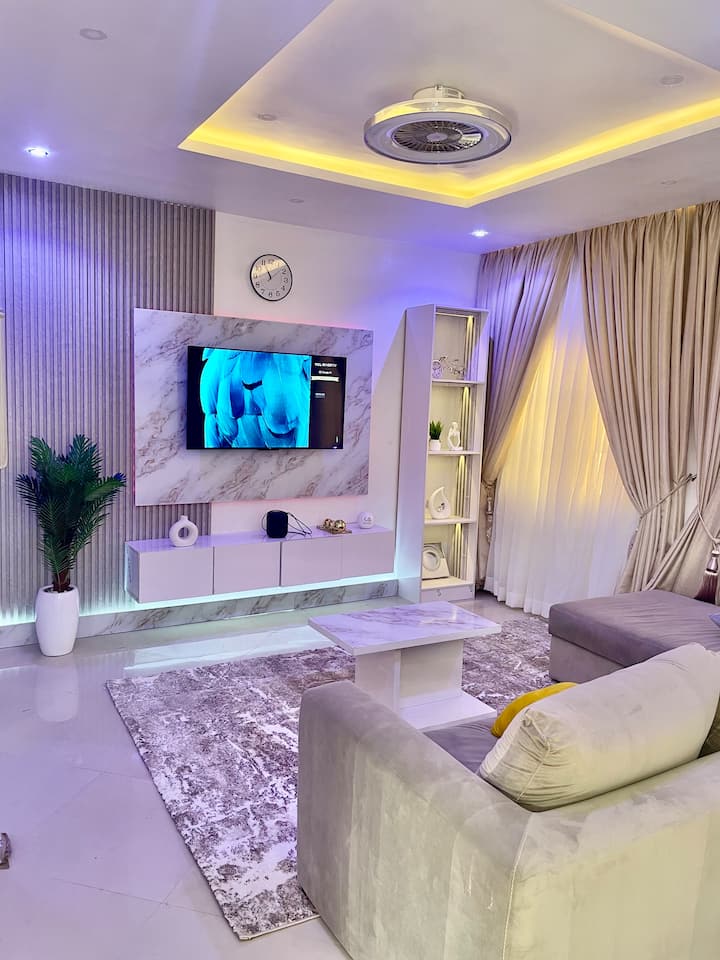 Stylish& Serene 3br Apt |Prime Spot In Ikota Lekki - Nigeria