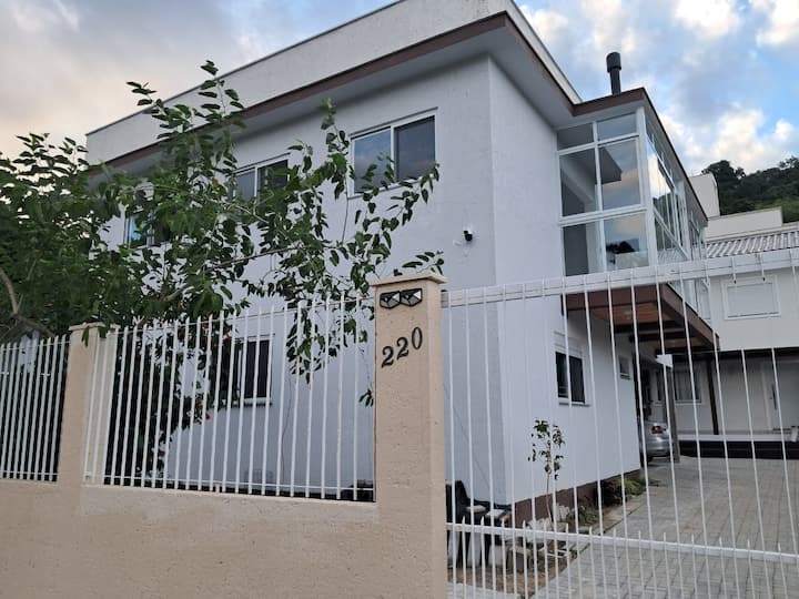 Apartamento 01  Seg Piso - Canasvieiras Canajure - Florianópolis