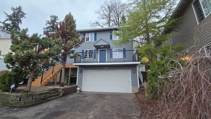 Newly Remodeled Spacious House With Awesome View - Happy Valley, OR