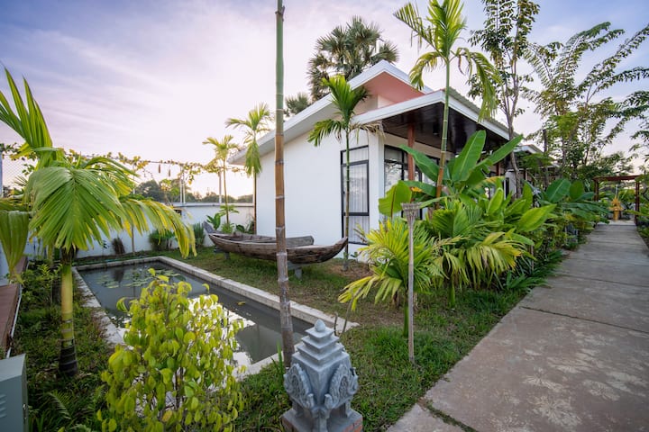 Luxury 4-br Bungalow With Sofa,pool & Garden - Camboya