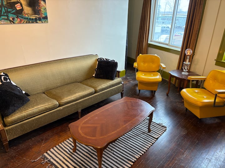 Airport Sub Boho 4 Bedroom Apartment-free Parking! - Detroit