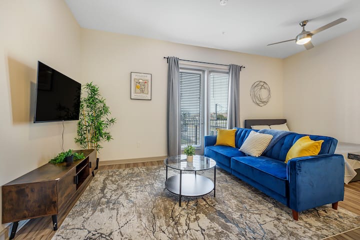 Bold And Cozy Las Colinas Studio - Irving, TX