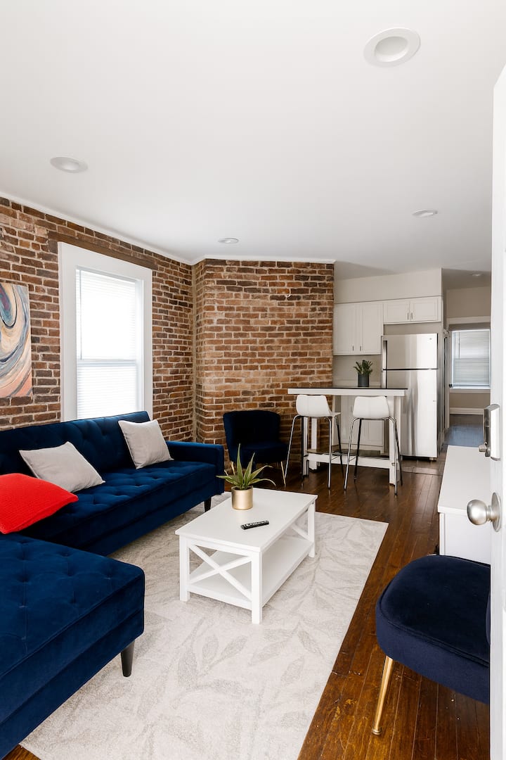 Modern 5 Bed Apt Plenty Of Sun - Columbus, OH