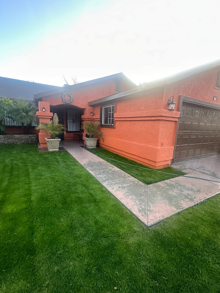 Hermosa Casa Cerca Del Centro Y Hospital. - Fresno, CA