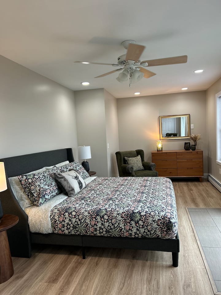 Lakeside Home With Beautiful Views - Colchester, VT