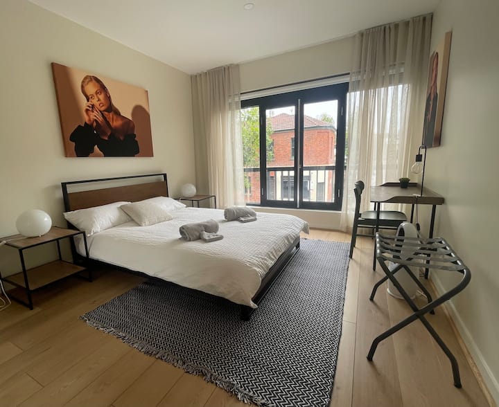 Spacious & Bright 2bdr Next To Qvm / Cbd, Parking - Williamstown