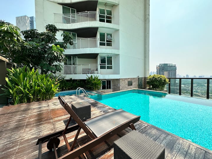 Rooftop Pool, 8-min Skytrain & Lumpini Park - Dusit District