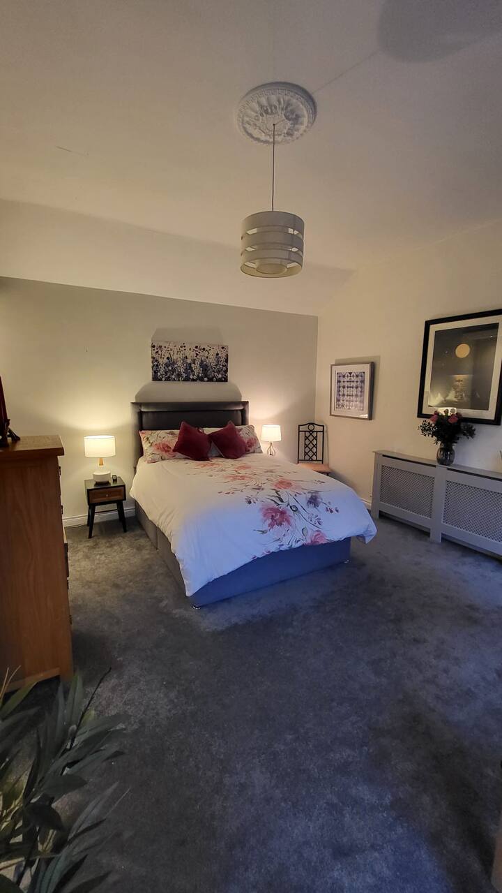 Large Ensuite Room In
Derry.
Close To Hospital - Londonderry
