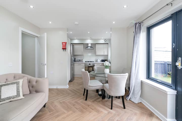 Spacious 4 Dbl Br House – Group Friendly + Parking - Edimburgo