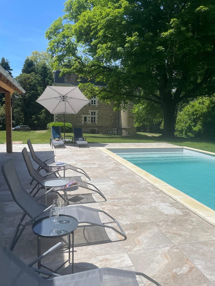 Château De La Grillere: Pool & Private Parkland - France