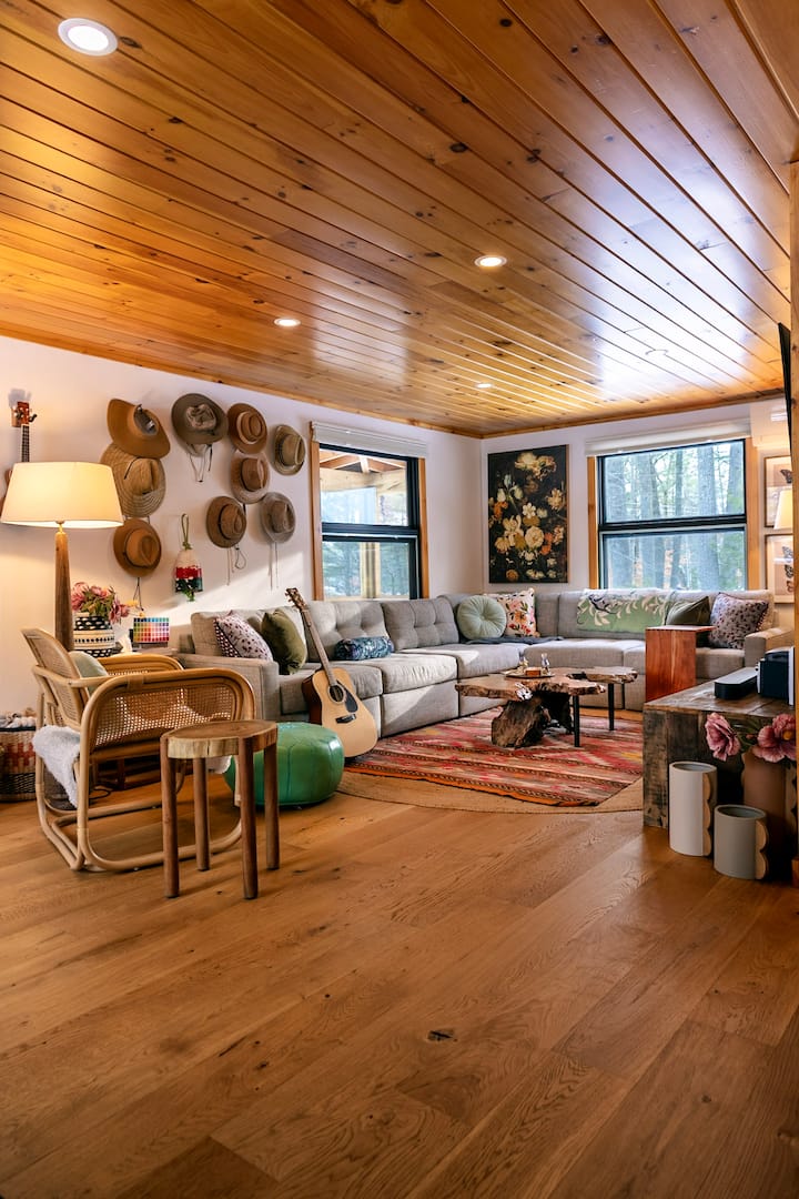 Lakefront New England Retreat | Hot Tub | Pups Ok - Maine