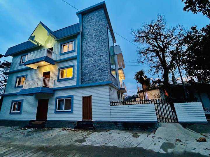 Villa In Mall Road With Pvt Terrace - Mussoorie