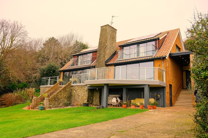 Spacious Home With Amazing Views - Folkestone
