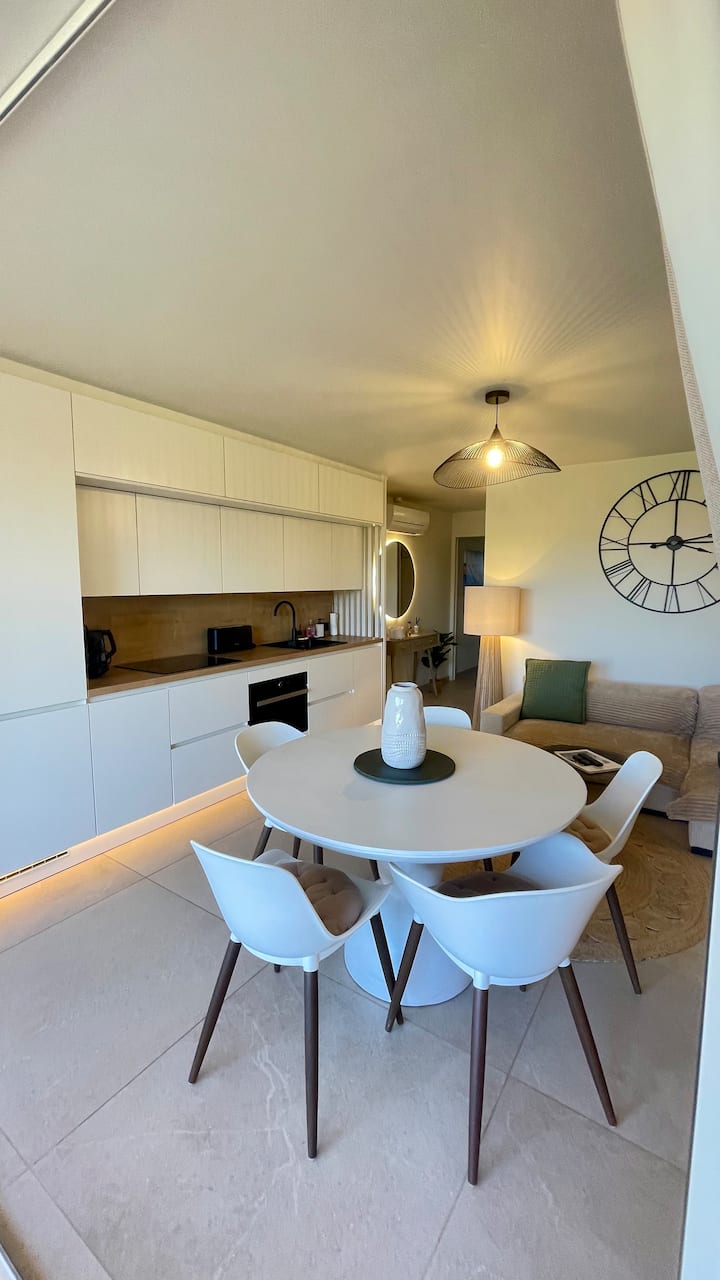 Appartement De Standing Golfe De St-tropez 5pers. - Place des 6 Canons