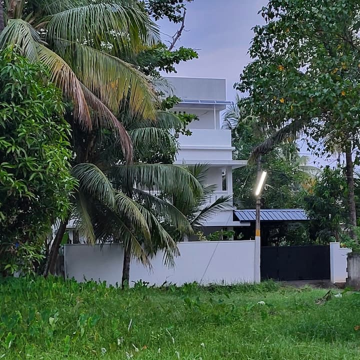 Neat & Clean House Near Beach. Vibe Inn Homestay - Kochi, India