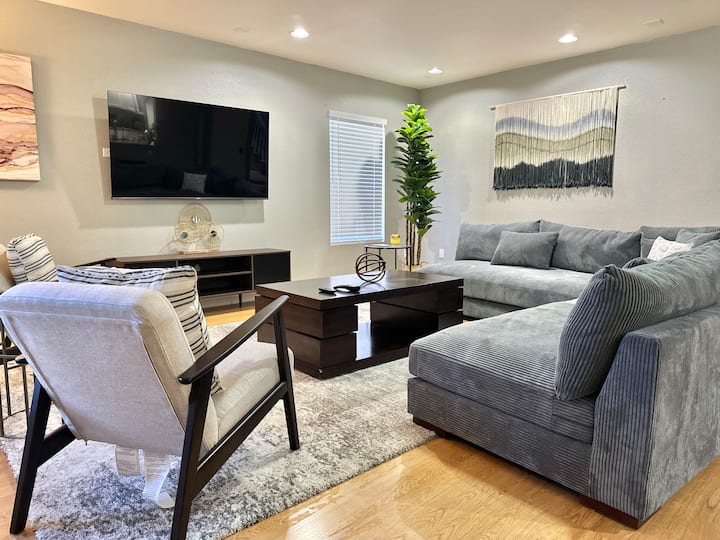 Relaxing 5 Bd Home W/billiard, Foosball, More! - Las Vegas, NV