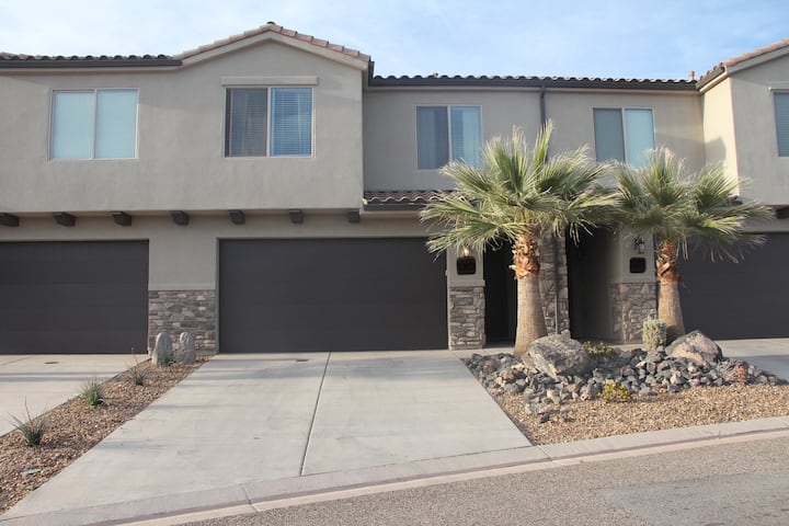Kid Friendly Paradise! Private Hot Tub! - St. George
