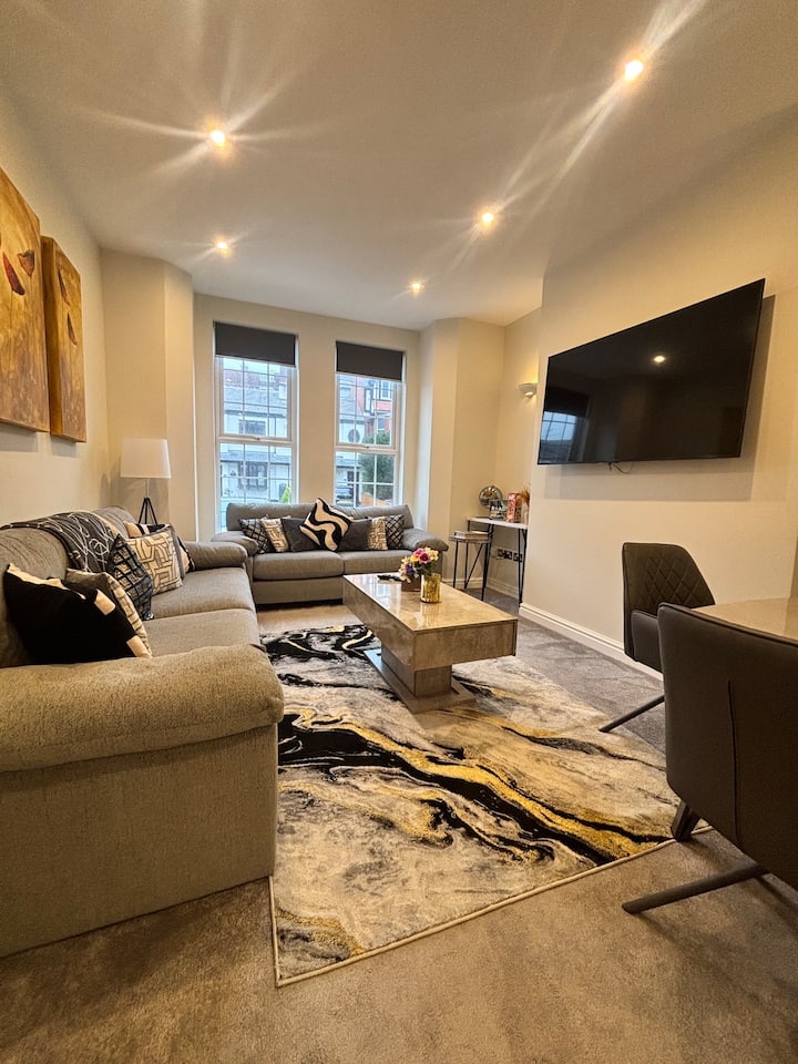 Modern 3-bed Apartment • Garden • Free Parking - Southport