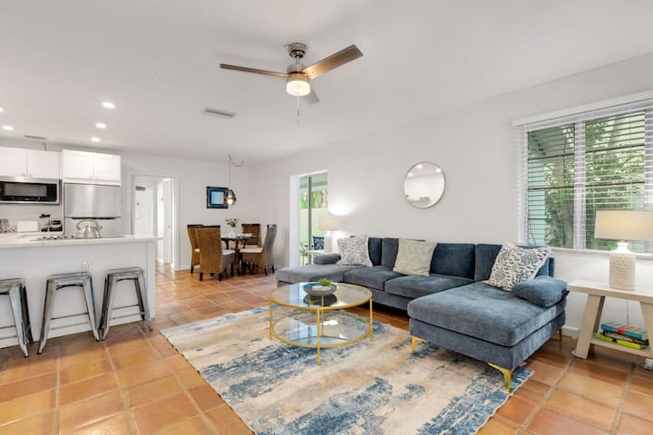 Lido Key Getaway - Bikes & Beach Gear - Sarasota, FL