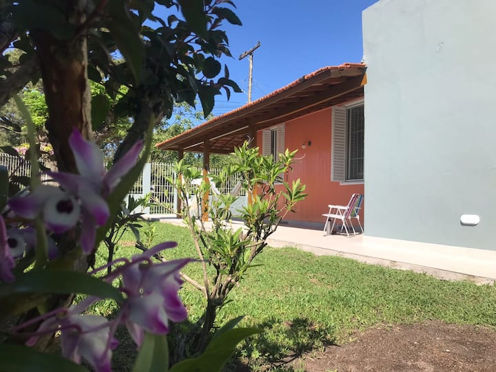 Doce Refúgio! Amplo Pátio, Grama E Sombra! - Pelotas