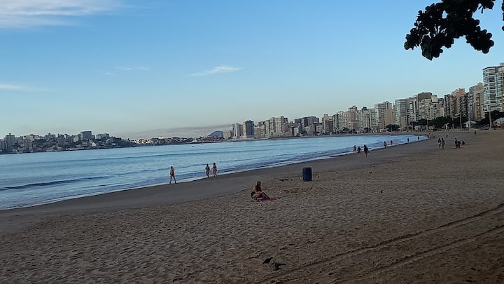 Confort Ap 
6 Pessoas 5 Camas
 4 Colchões Extras - Guarapari