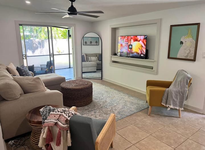 Styled & Clean! 1 - 1.5 Miles To 5th Ave & Beach! - Naples, FL