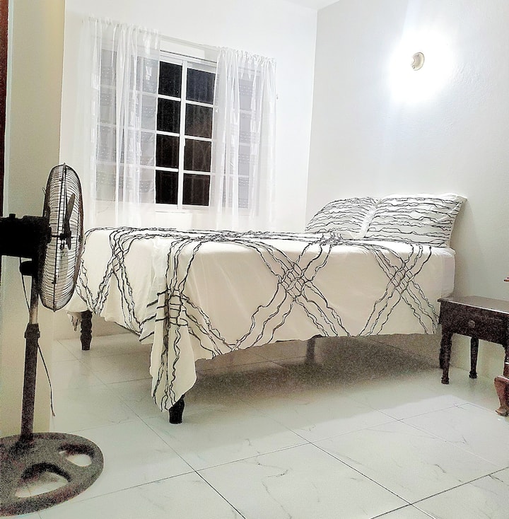 °• Middle Of Negril ~ 5 Min Walk 2 The Beach •° - Negril