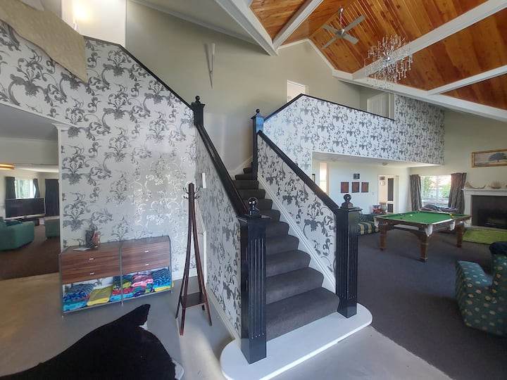 Spacious 500sqm Estate Near Beach. Up To 11 Guests - Pegasus