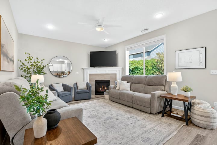 Cozy New Year’s Getaway | Fireplace & 4br - Newberg, OR