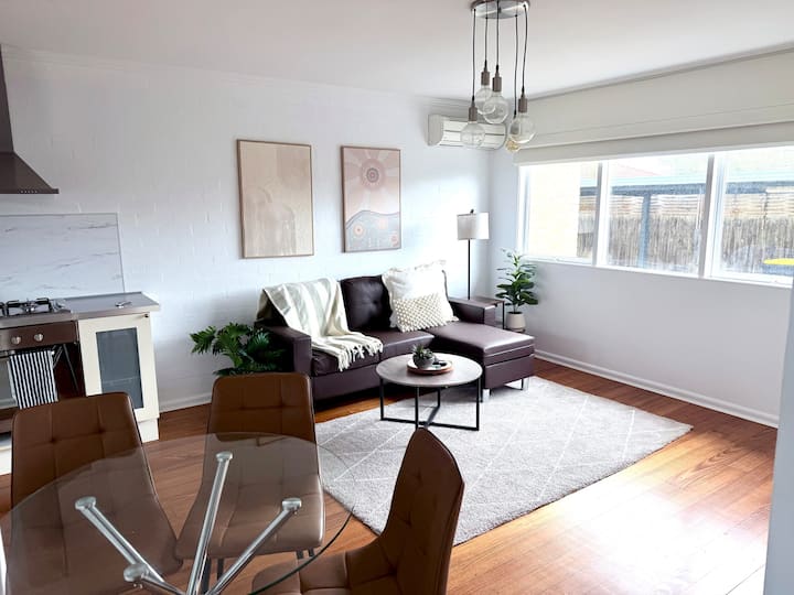 2-bed Unit Near Chelsea Beach With Large Patio