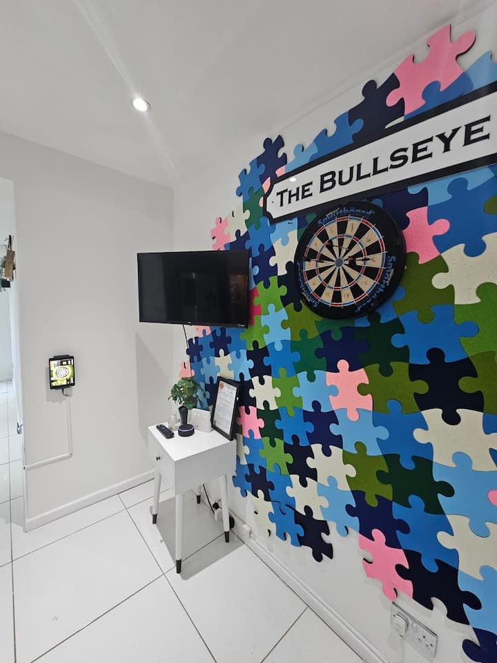 Epic Cotswold Escape • Hot Tub, Games & Sleeps 24 - Stroud, UK