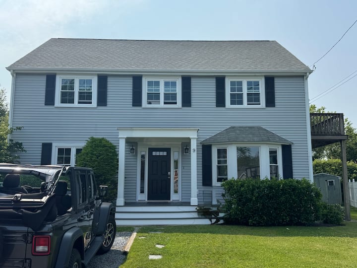 Beautiful Home - Short Walk To Scarborough Beach! - Rhode Island